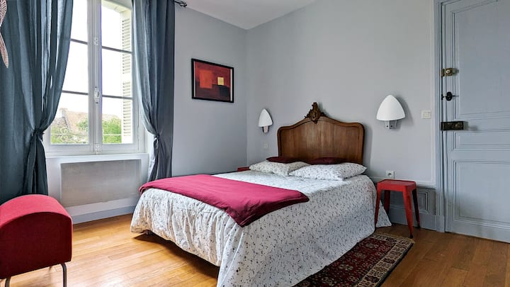 Chambre D'hôtes Rouge Le Jardin Des Lys - La Roche-Posay