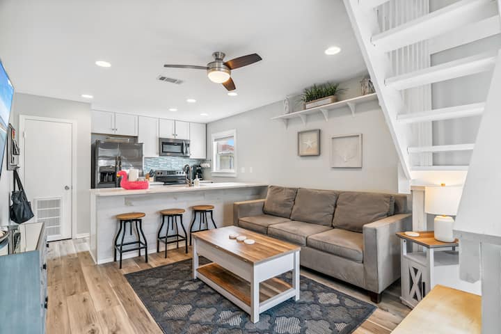 The Flamingo Cottage - Navarre Beach, FL