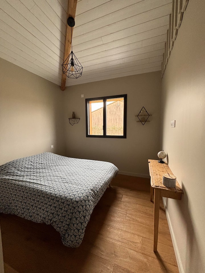 Chambre Chaleureuse Et Sa Salle De Bain Privée - La Brède