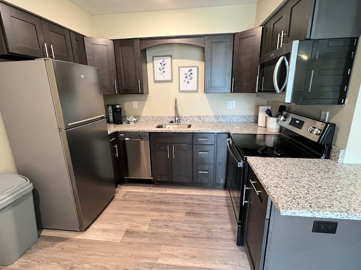 2br W/ Washer & Dryer • Near Hospitals & Downtown - East Lansing, MI