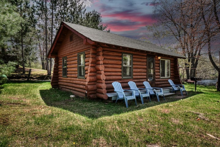 Edgewater Resort Cabin #8 - Iron Mountain, MI