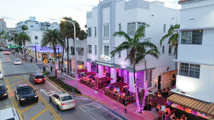 Miami Beach King Room, Near Beach And Ocean Drive - South Beach, FL