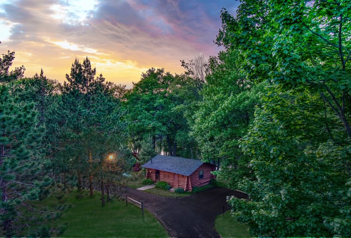 Edgewater Resort Cabin #9 - Iron Mountain, MI