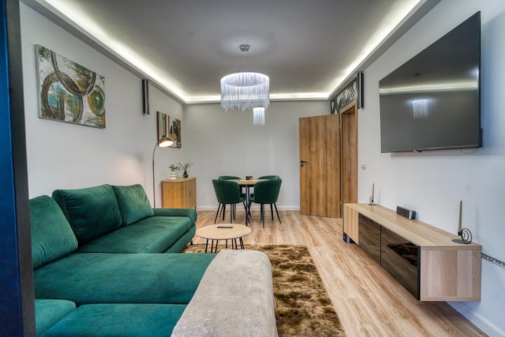 City Chic Retreat: Newly Renovated 1br Apartment - Bucharest