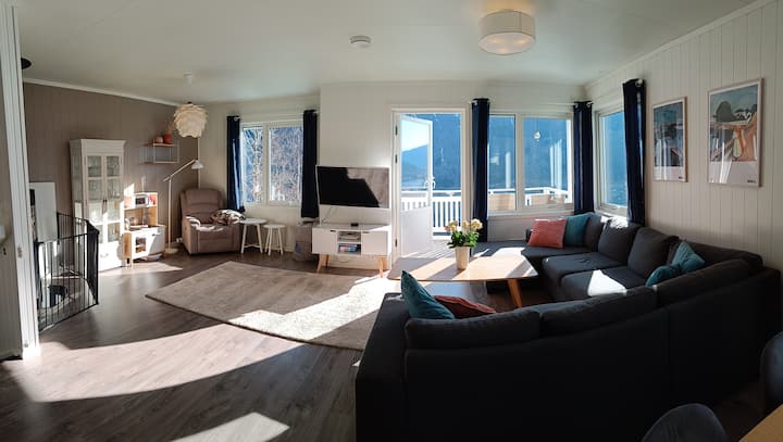 Tomannsbustad I Stryn Sentrum - Loen