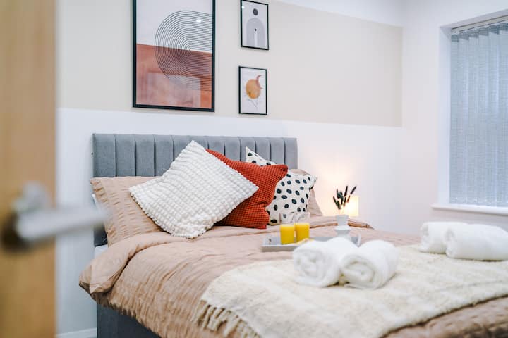 Didsbury Village Luxury 2br/2ba + Gated Parking - Manchester