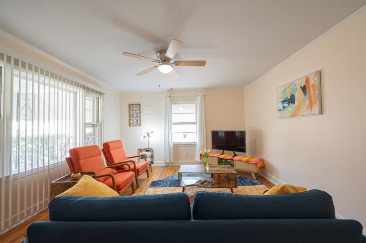 Tater Tot's Bungalow: A Charming Rock Hill Retreat - Rock Hill, SC