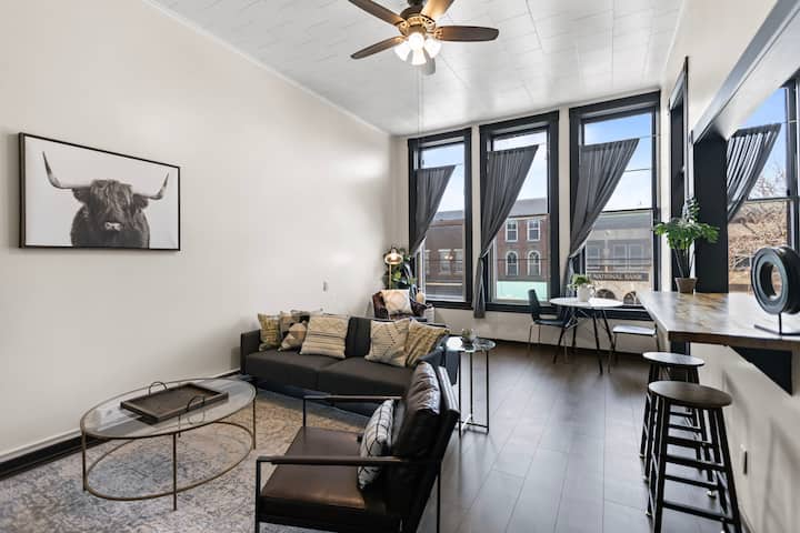 Downtown Division Loft - Suite 3 - Nerstrand Big Woods State Park, Nerstrand