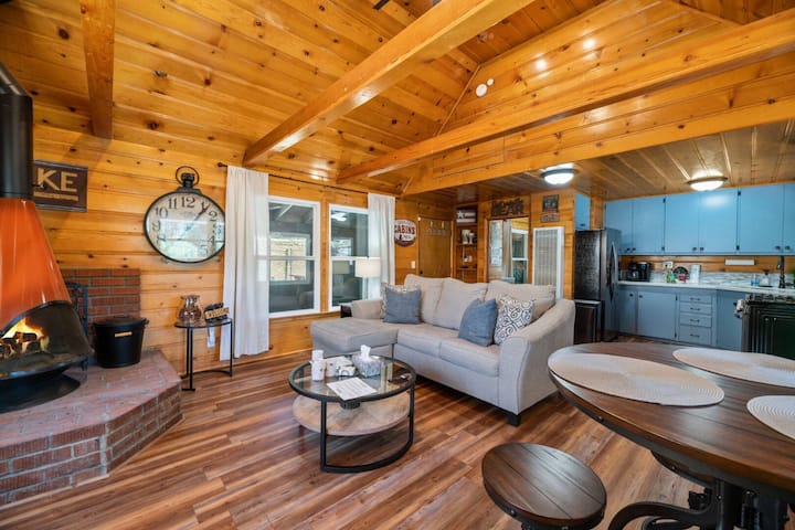 Romantic Hillside Hideaway In  Big Bear Lake - Big Bear Lake, CA