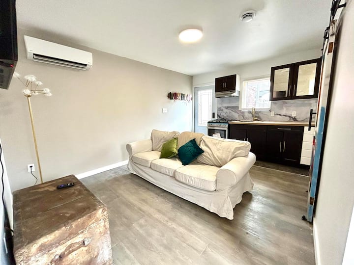 Cute And Cosy Private Tiny Home With Private Yard. - London, ON, Canada