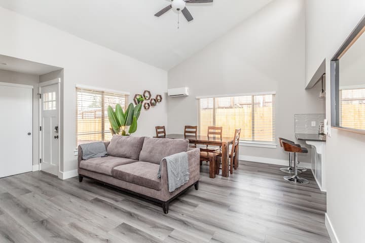 Central Cozy Family 3bd Oasis - Tumwater Vineyard, West Linn