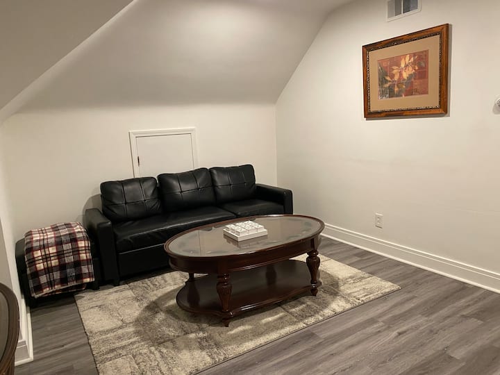 Charming Upper Apartment Must-see! - Buffalo, NY