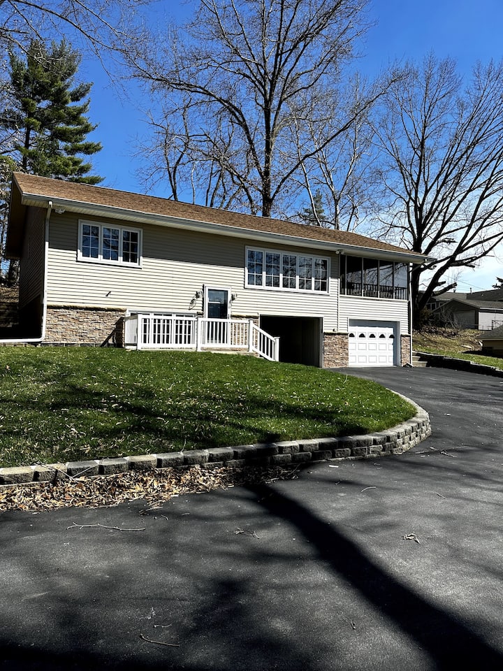 Private Drive Lake House. - Mount Zion, IL