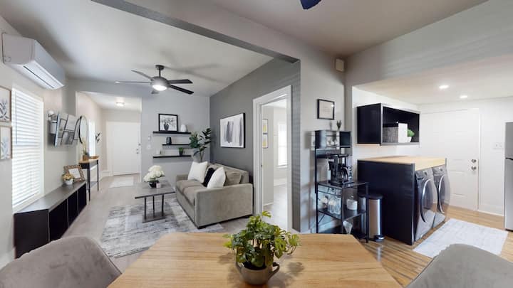 Cozy, Modern Home To Get Away! - San Antonio, TX