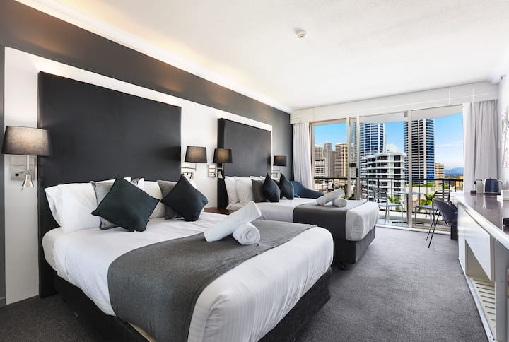 New: Stunning Central Surfers Studio Apartment - Surfers Paradise