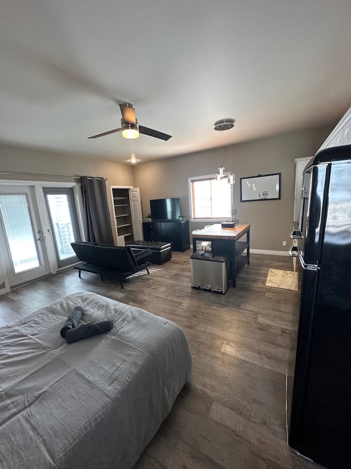 Spacious One Bedroom Private Suite - Fort McMurray