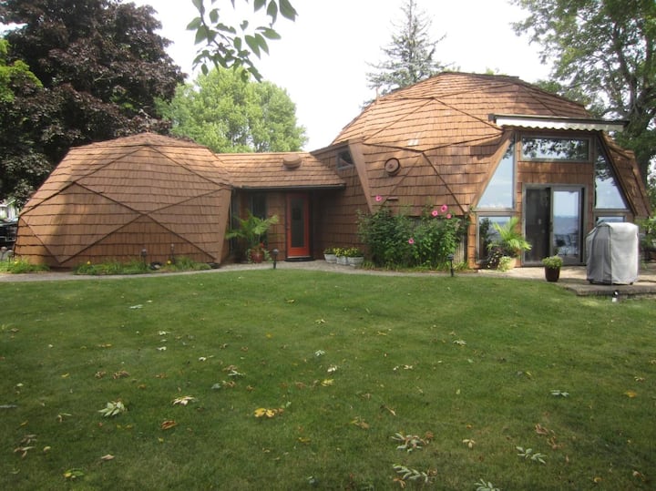 Lakefront Dome House - Sunset View - Plattsburgh, NY