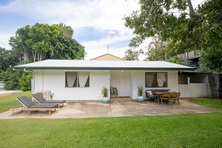 Cosy Straddie Cottage + Sleeps 6 + Pet Friendly - Point Lookout