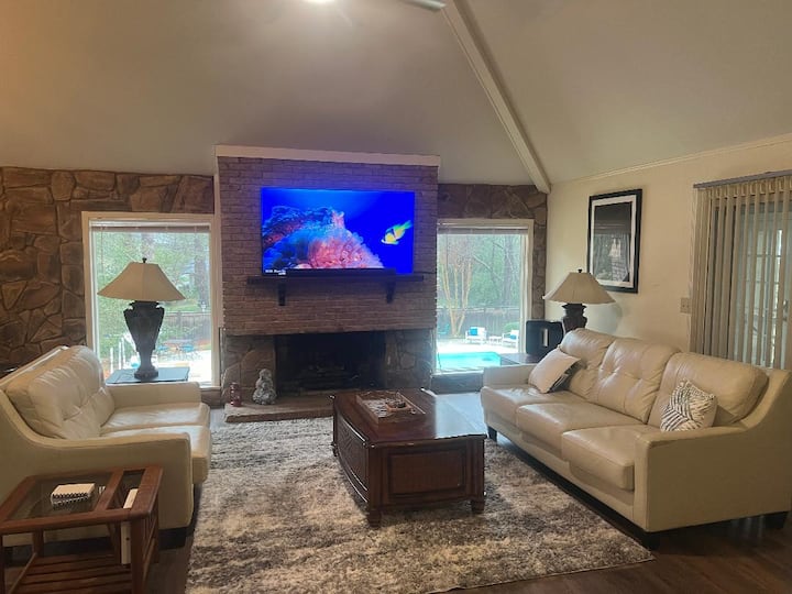 Mid-century Modern 4 Bedroom Home. - Starkville, MS