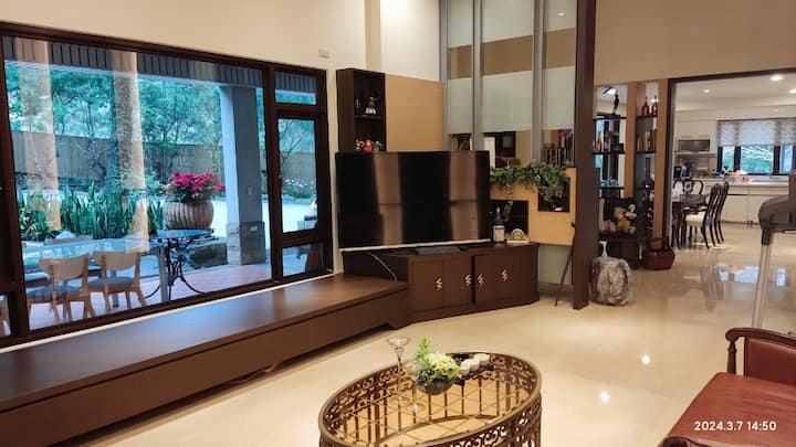 天星1號【包棟10~12人】豪宅別墅 200坪花園家庭聚會、朋友同學麻將、歡唱、烤肉聚會、四套房。 - Taichung City