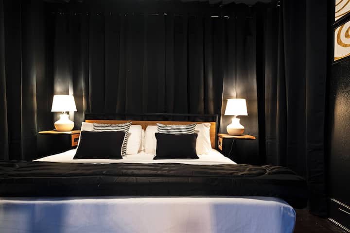 2br The Montrose Serenity Apt | Stroll & Relax - ベルエアー, TX