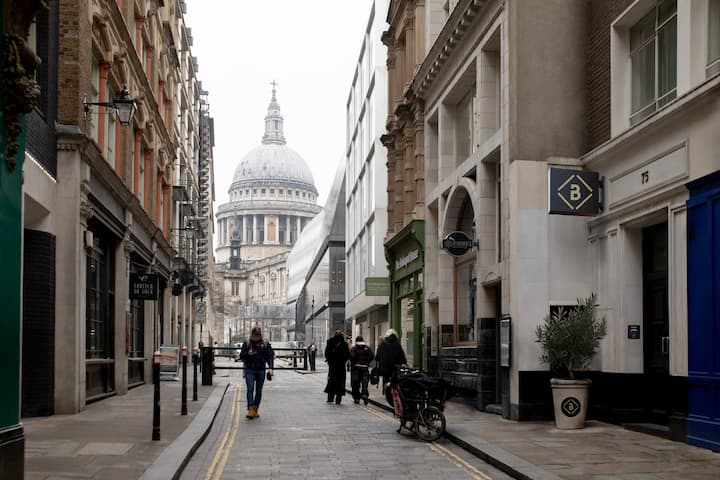 Spacious 1 Bedroom Apartment In St Pauls, London - City of London