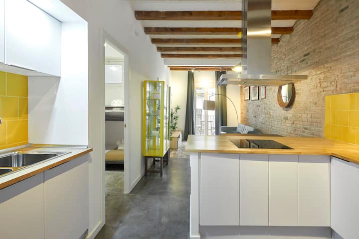 Flat In A Typical Old Building - Barcelona