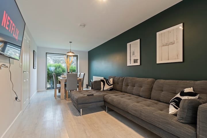 Exquisite 7 Bedroom 5 Bathroom House • Freeparking - Northampton
