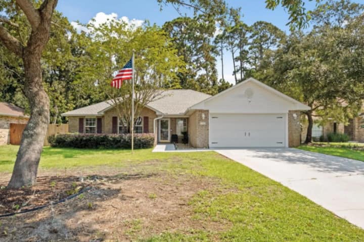 A Relaxing Coastal Getaway Kayaks And Jungle Gym - Navarre, FL
