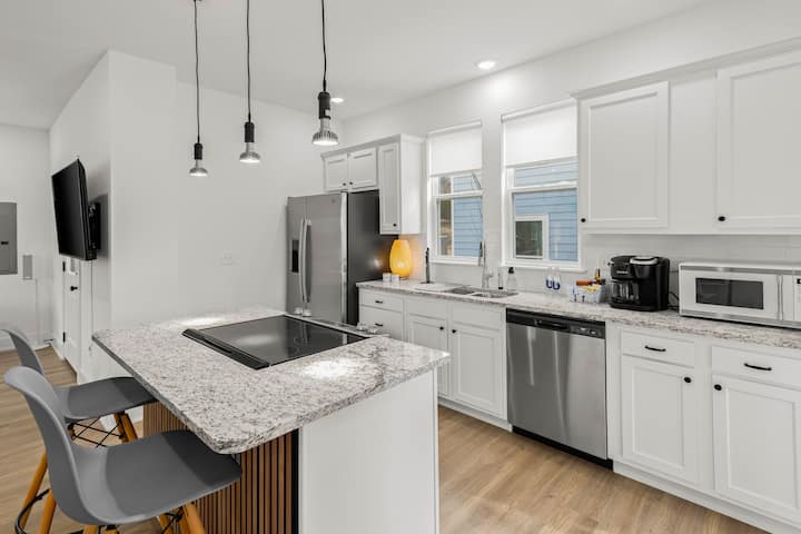 Modern Home W/ Direct Access To Centennial Park - Fayetteville, AR