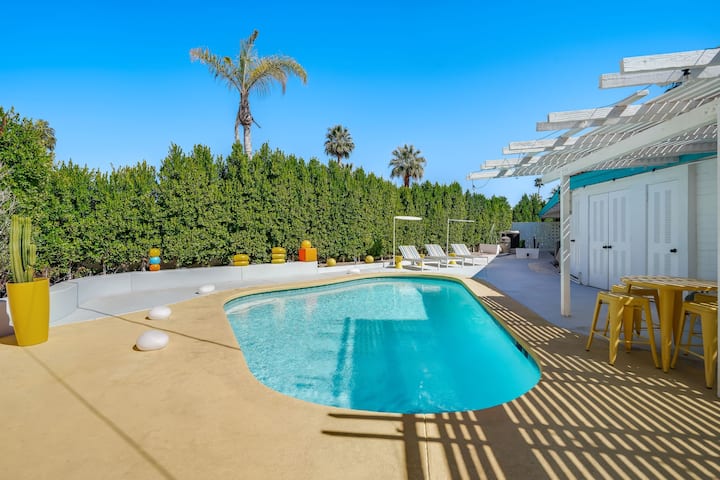 Navigate Stays Sunny Retreat Bright & Playful - Palm Springs, CA