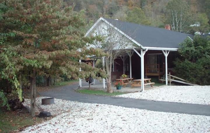 Big Bear Lodge - Gilbert, WV