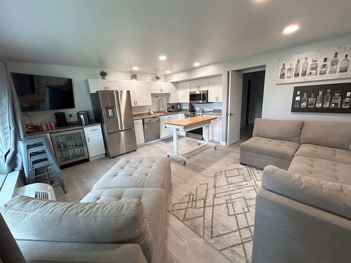 #115-cozy Corner Unit Near Pool/hot Tub - Crescent Bar, WA