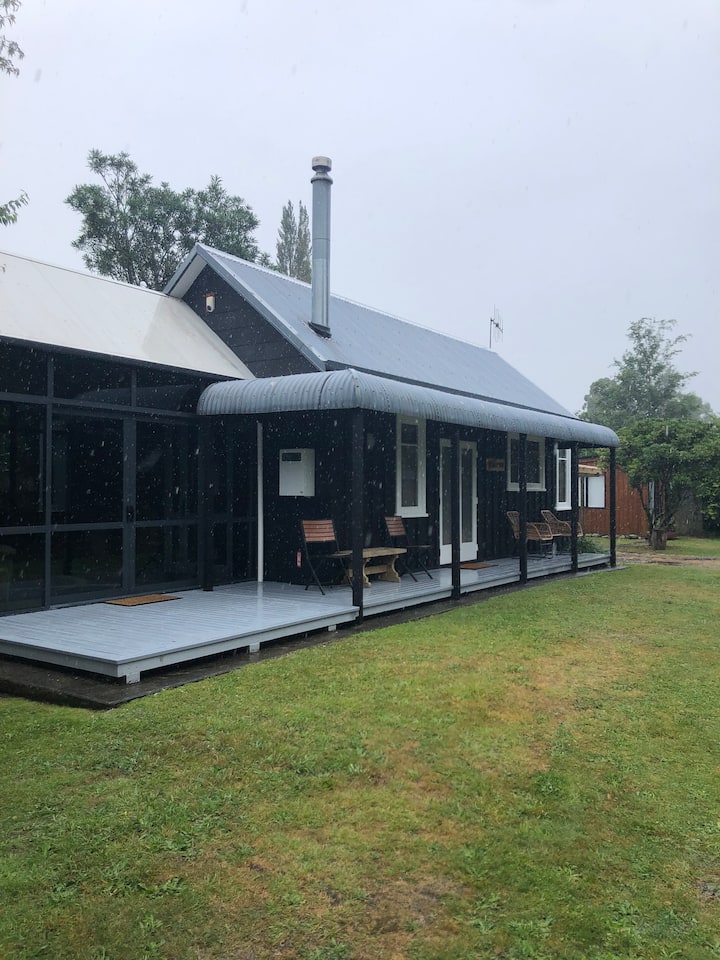 Blue Haven 2 B/room And Sleepout - Tūrangi