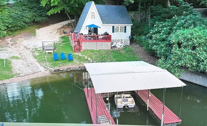 Serene Cozy Cabin - Sunrise Beach, MO
