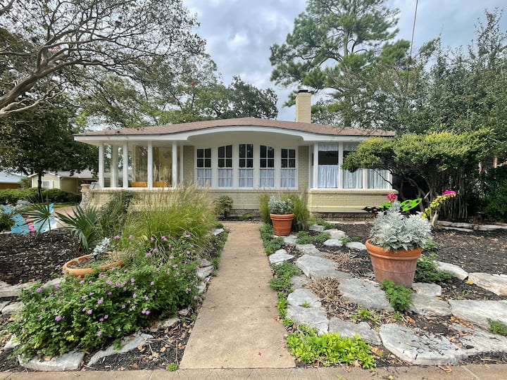 Gilded Carriage Haus Slp 10 Spa 1 Blk To Town Glam - Fredericksburg, TX