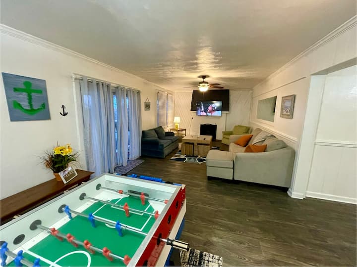 Roomy Beachfront Apartment! - 漢普頓