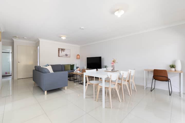 3 Bdr Apt! Full Kitchen! Covered Parking! 6bs3 - Brisbane