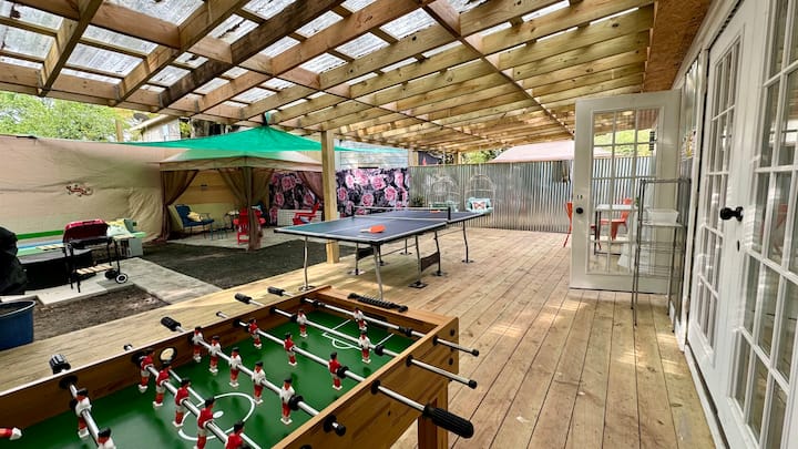 Yellow Cottage, Sleeps 4+, Game Room, Fire Pit - Gulfport, MS