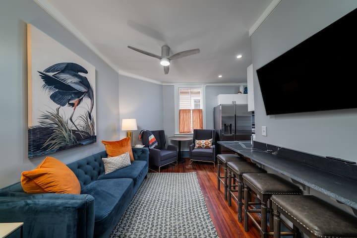 Cozy & Chic Downtown Apartment - Charleston, SC