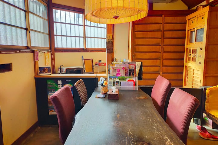一人旅を京都の築100年を超える京町家で暮らすように滞在する‼guesthouse Makuya - 嵐山