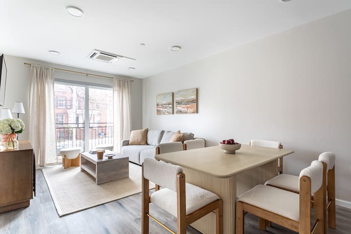 Modern Downtown Yale, Wooster Square Apartment - New Haven, CT