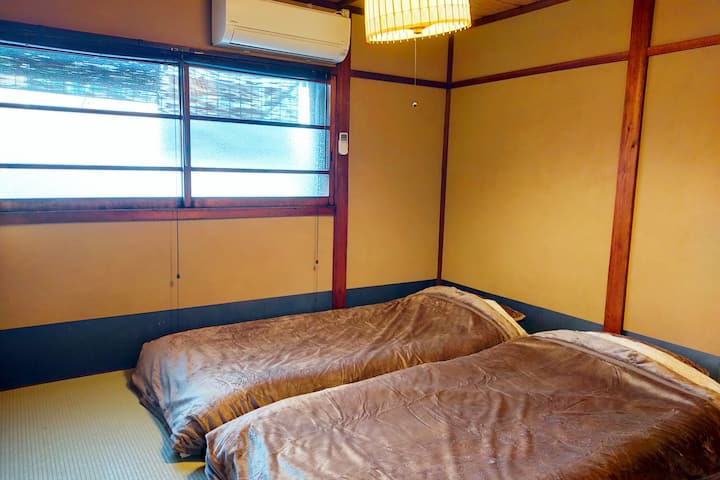 京都御所、二条城、嵐山へのアクセス抜群‼築100年を超える京町家guesthouse Makuya - 京都市