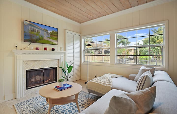 Relax & Unwind: Pool, Bbq, 2 Mi To Beach - West Palm Beach, FL