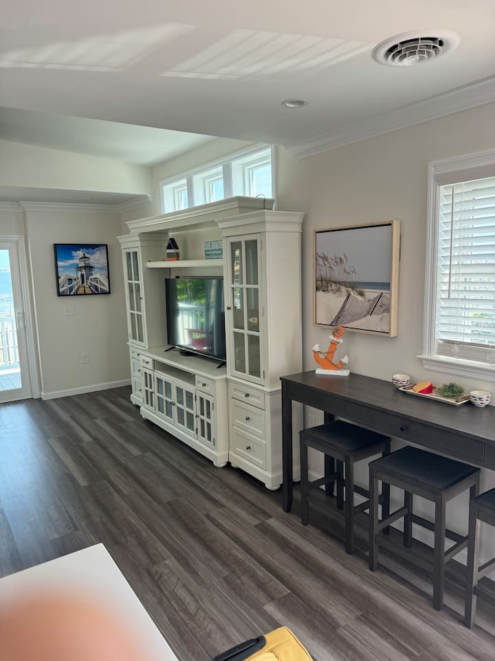 Inviting Waterfront Home With A Premium View - Jensen Beach, FL