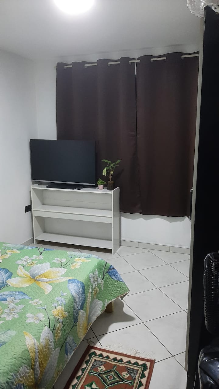 Quarto Confortável Em São José Dos Pinhais - São José dos Pinhais