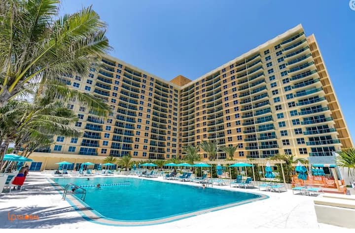 Oceanfront Paradise! - Hollywood, FL
