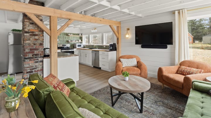 Large Restored Farmhouse 1 Mi From Stowe Village - Stowe, VT