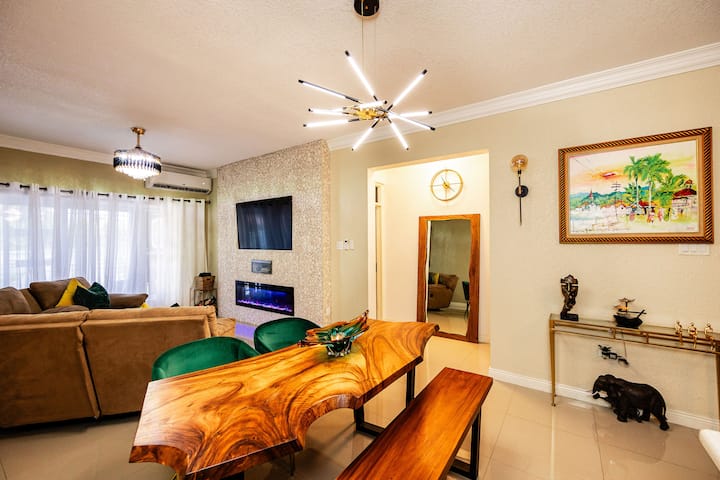 "Urban Gem" @ The Edge. 1 Bedroom Apartment. Kgnja - Kingston