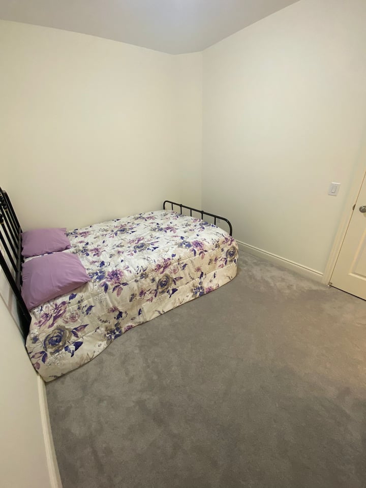 Room In A Family Home (1) - Brampton